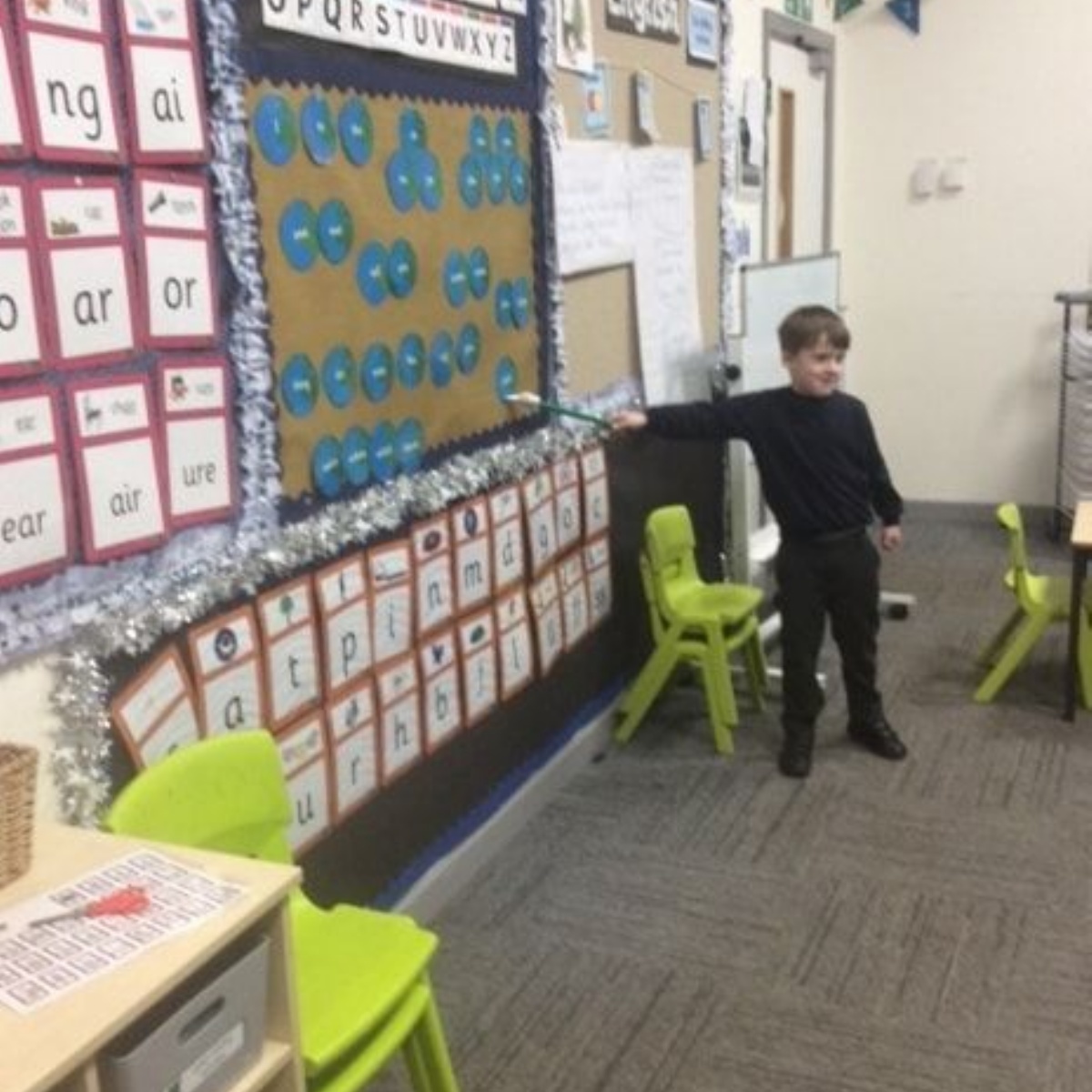 Year 1 show off their phonics knowledge - Manor Park CE First School